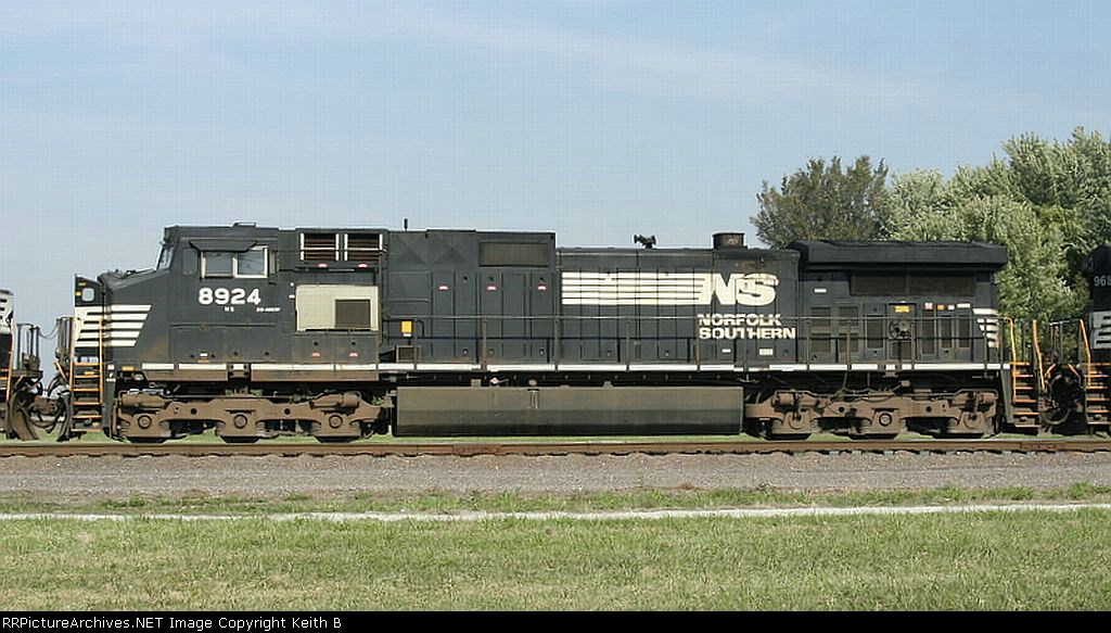 NS 8924